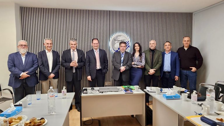 Υπογραφή μνημονίου συνεργασίας μεταξύ ΠΑΠΕΙ και ΣΥΝΔΔΕ&L - Logistics ...